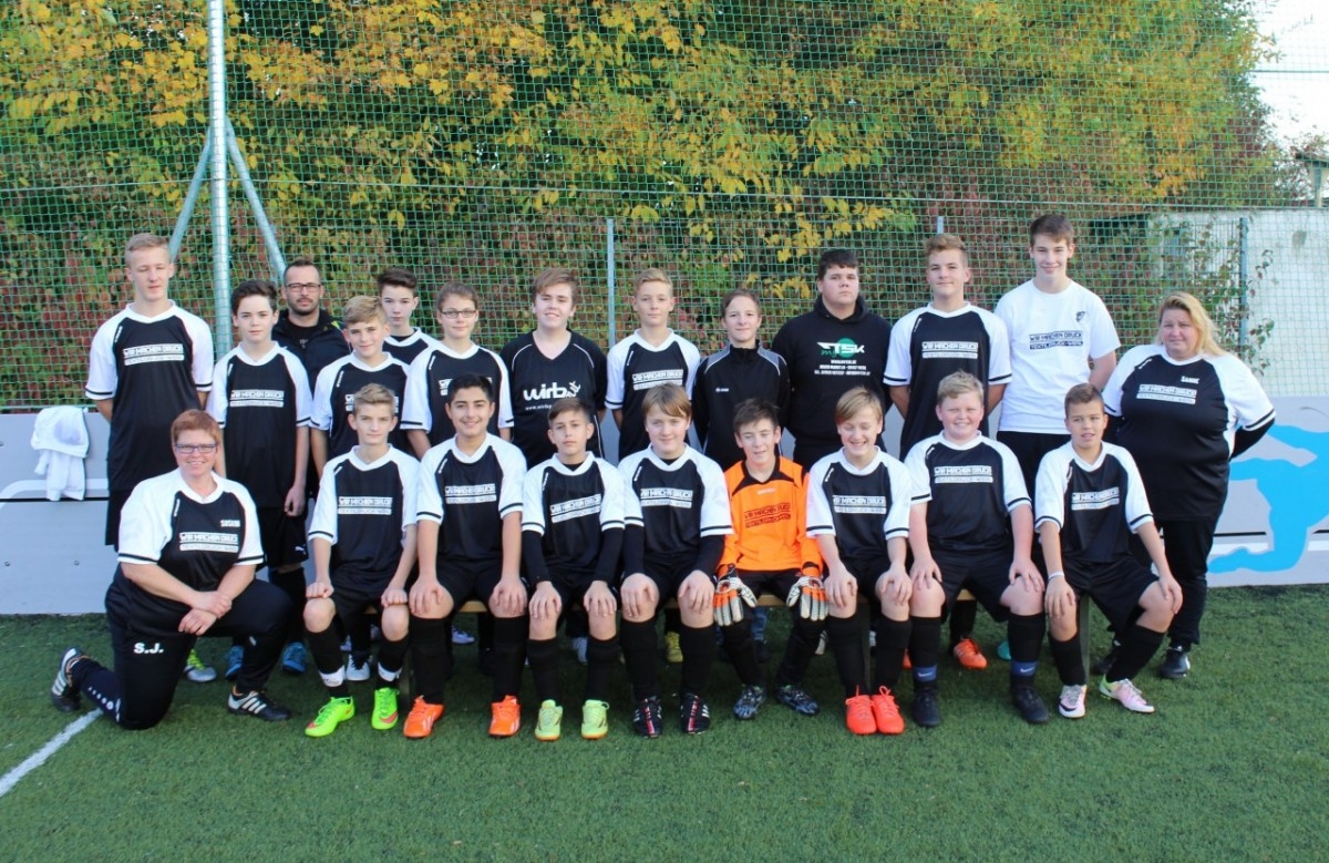 SuS SCHEIDINGEN 1928 e.V. Hintere Reihe von links: Jorden Häckel, Felix ...